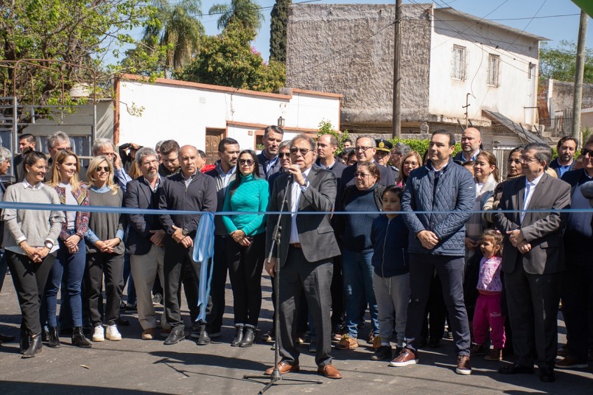 Tassano con Valdés, en inauguración de pavimento: “Juntos seguiremos ...